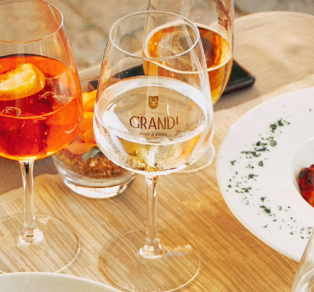 Logo ontwerp voor restaurant Grandi Wine & Food - Logomaken.nl